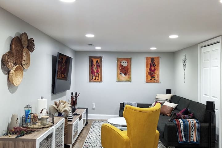 Serenity In Silver Spring, Basement Apt W/ Parking - Kensington, MD
