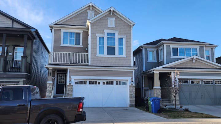 Cozy Home Near Calgary Airport - Calgary