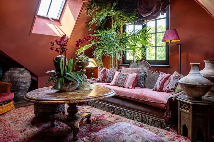 The Notary - Morian Suite - Bruges