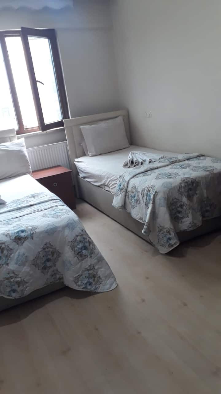 "ŞU Anda Müsait: 3 Kişilik Oda! - Trabzon