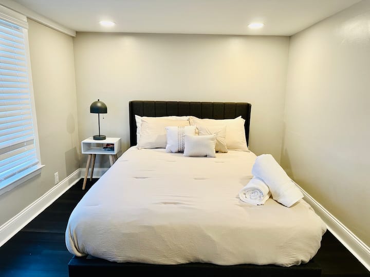 Cosey Beach Home With Hot Tub - Branford, CT