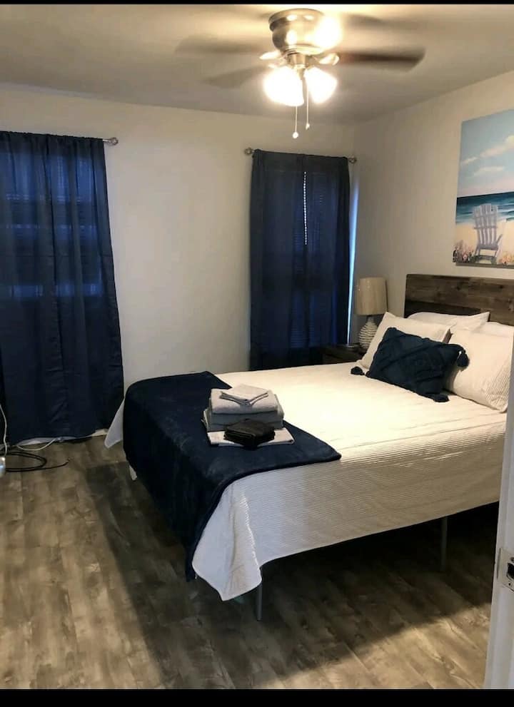 Apt #5/10 Mins From Refineries - Corpus Christi, TX