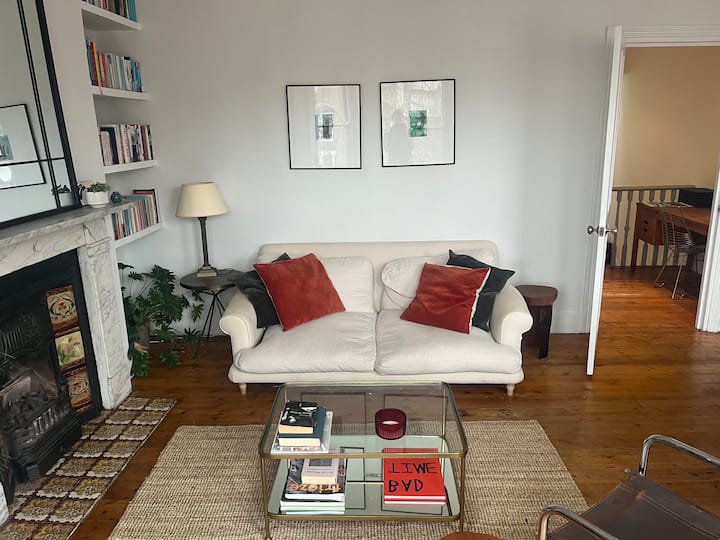 Elegant And Homely Two-bed Flat - London
