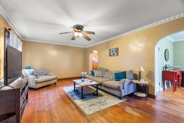 Private Main Level Nurse Retreat - Historic Home - Cape Girardeau, MO