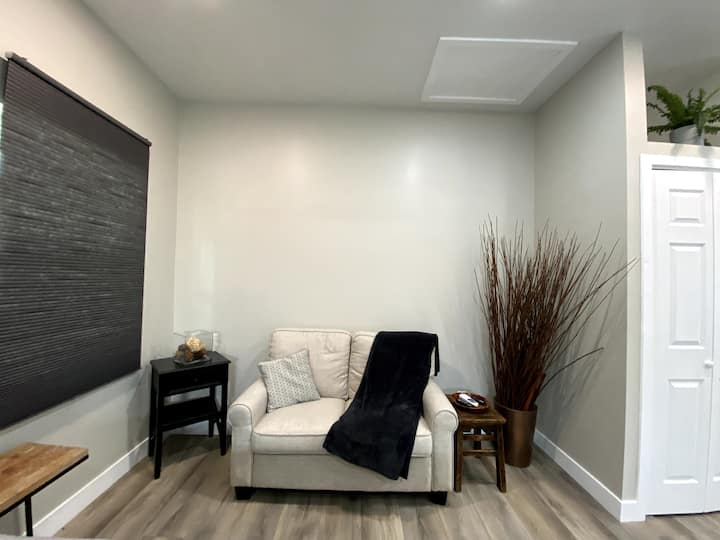 Stylish Studio, Dog Friendly W/private Yard - Pomona, CA