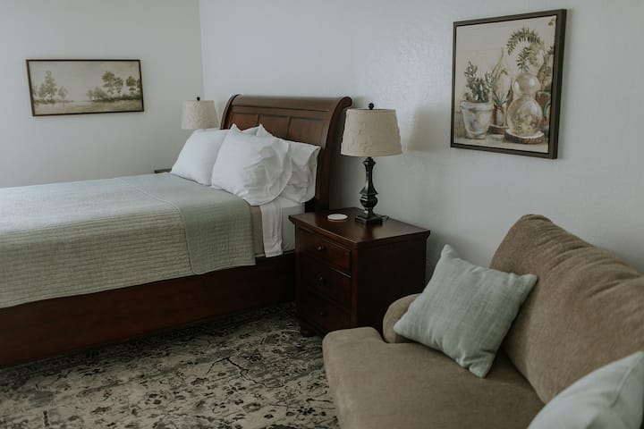 The Retreat At Uptown Suites - Grants Pass, OR