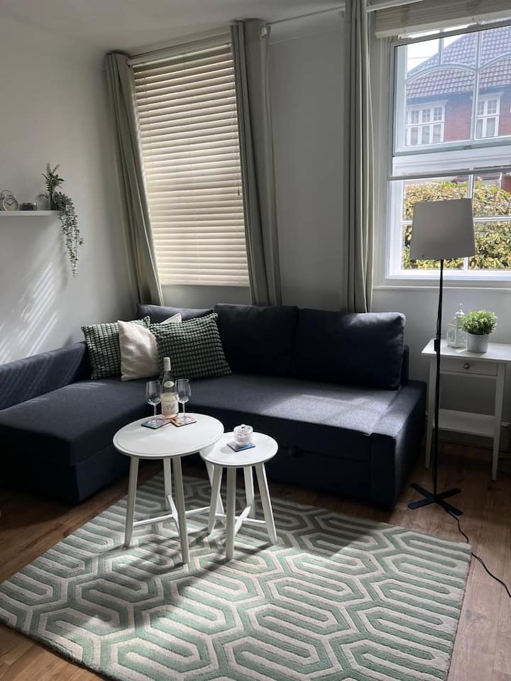Cozy Apartment In Southsea With Parking. - Southsea