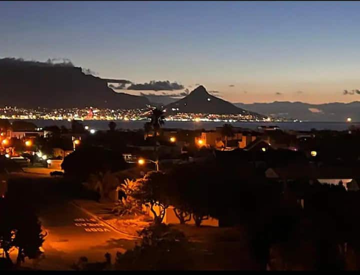Stunning Ocean&mountain View Apt - Parklands