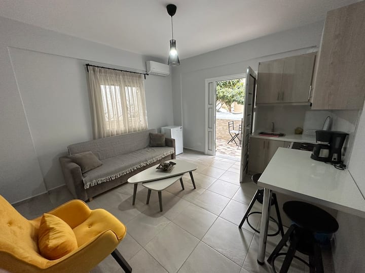 Family House In A Quiet Neighbourhood - Saranda