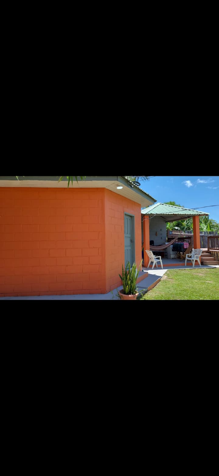 Cómodas 97107818 
Cabañas - Trujillo, Honduras