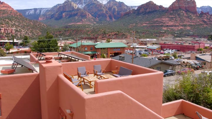 Uptown Compound! Pool, 2 Hot Tubs, Roof Deck! - Oak Creek Canyon, AZ