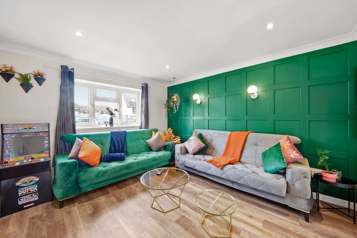 Designer House In Bristol - Hot Tub - Sleeps 10 - Bristol