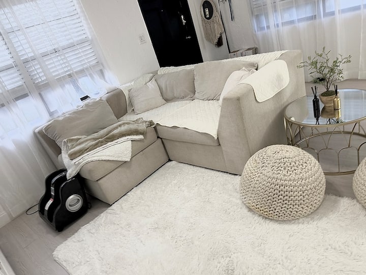 Cozy Chic Saint Pete Home - Saint Petersburg, FL
