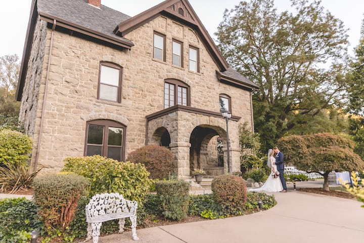 Entire Elliston Historical Mansion - Pleasanton, CA