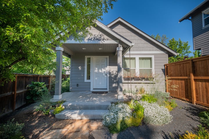 Sandalwood Suite - Bend, OR