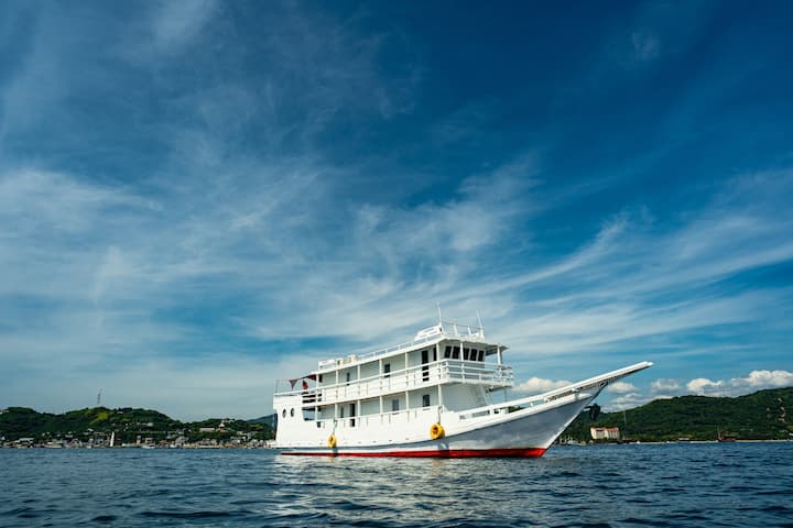 Aravista Liveaboard Sail With Us - Labuan Bajo