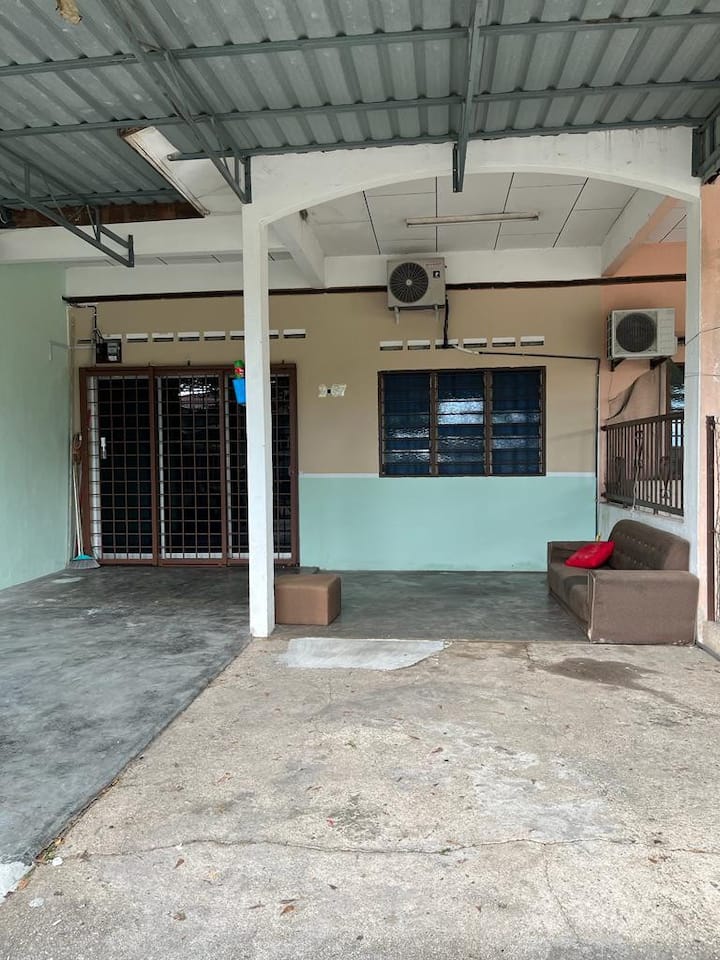 Hajjah Homestay Rajawali Tg Agas - Muar