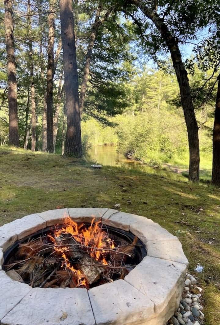 Old Fashion Cabin, Recently Updated - On River - Baldwin, MI