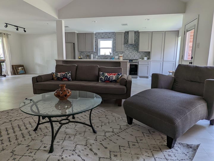 Cool Renovated Home-long Term - Sugar Land, TX