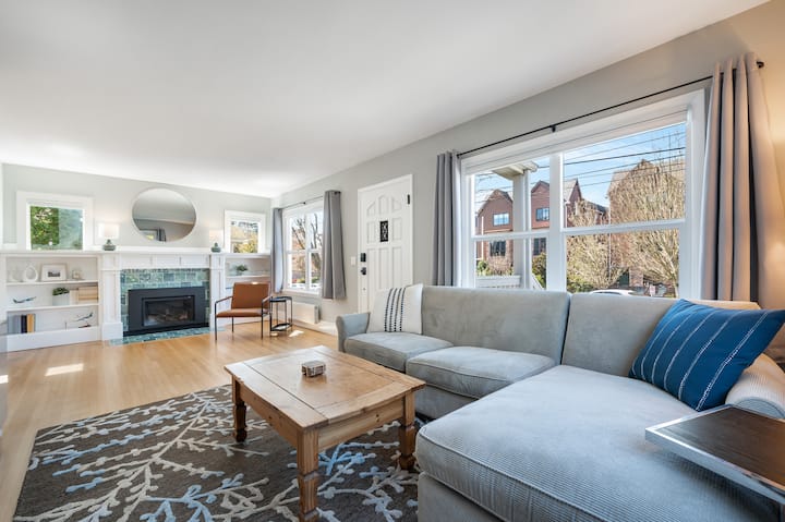 Trendy Green Lake Retreat - Shoreline