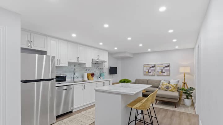 Family Friendly | Cozy | Hot Tub | Near Uoit - Oshawa