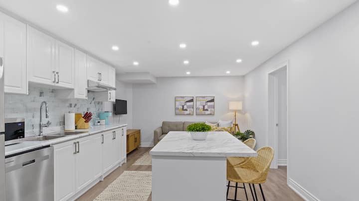 Family Friendly | Hot Tub | Near Toronto & Uoit - Oshawa