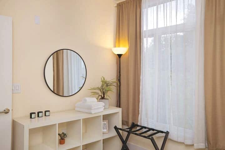 2br Urban Design Home | Walk To Convention Center - Pasadena