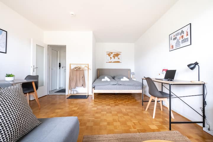 Studio Apartment With Kitchen And Balcony - Solitude, Almanya