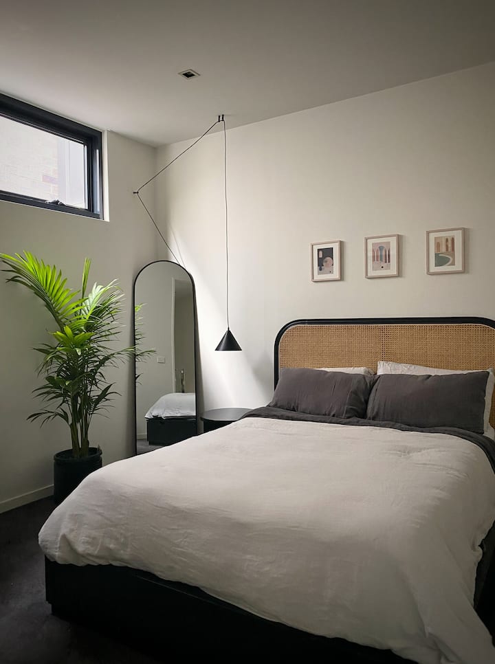 Private Bedroom (Key-lock) & Bathroom In Townhouse - Cremorne