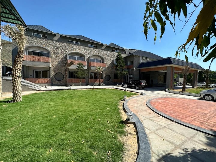 Luxury Rooms @ Resorts In Pushkar Near Lake & Town - Pushkar