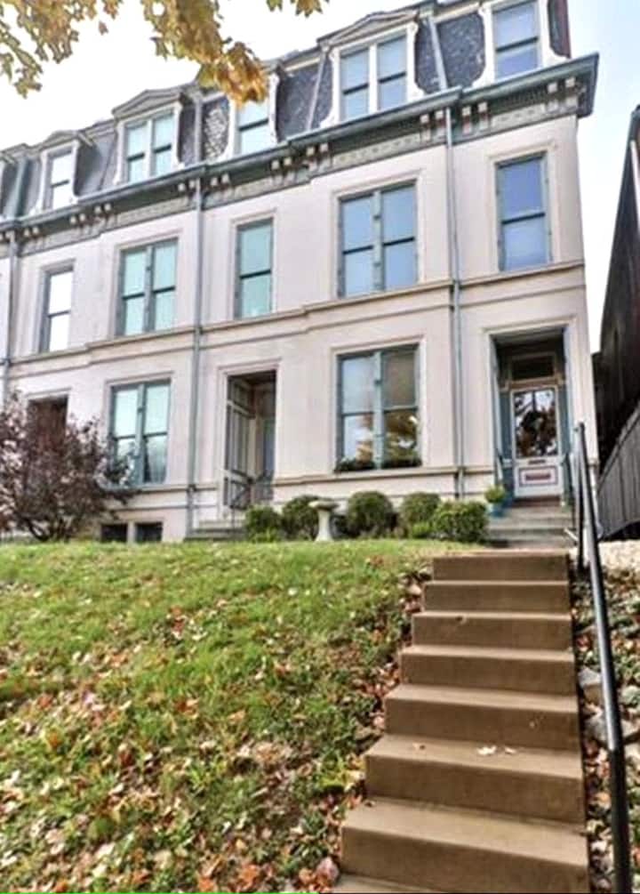 Modern Luxury In Historic Charm-3rd Floor Room. - St. Louis, MO