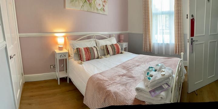 Lilyrose Hotel Whitby- Deluxe Double (Room 4) - 휘트비