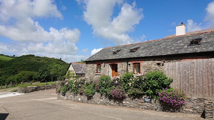 Romantic Barn & Private Hot Tub - Devon