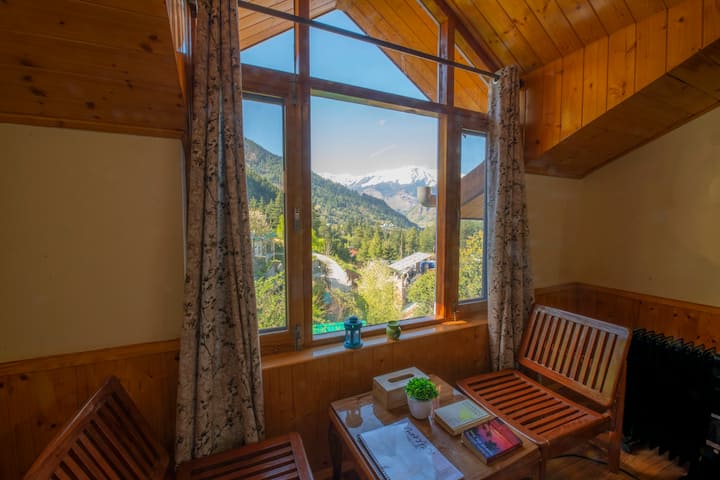 Urban Monk Stays & Cafe-premium 2 Bedroom Floor - Manali