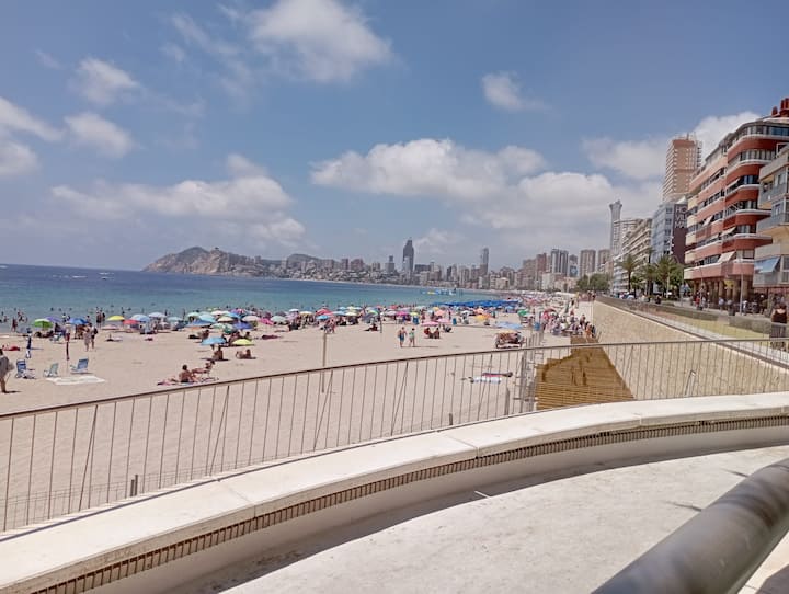 Piso En Primera Línea De Playa. - Benidorm