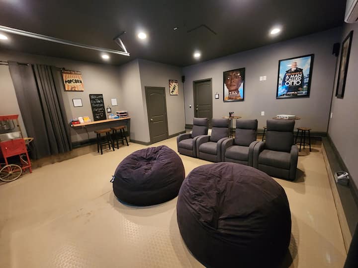 Theater Room+downtown Walking - Jacksonville, NC