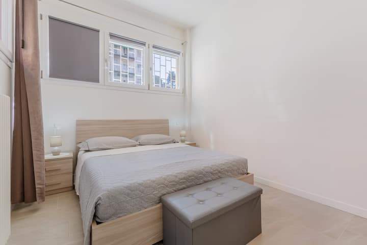 San Donato Fiere Essential Apartment W/parking - Italy