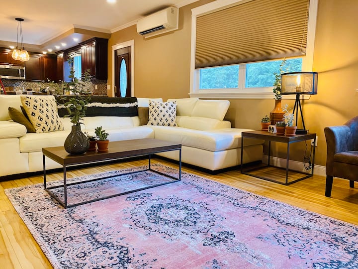 Stylish Two Bedroom W/ Backyard - Fredericton