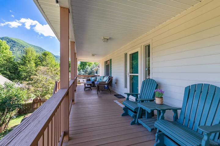 Valley Paradise/mountain Views/sleeps 10/game Room - Maggie Valley, NC
