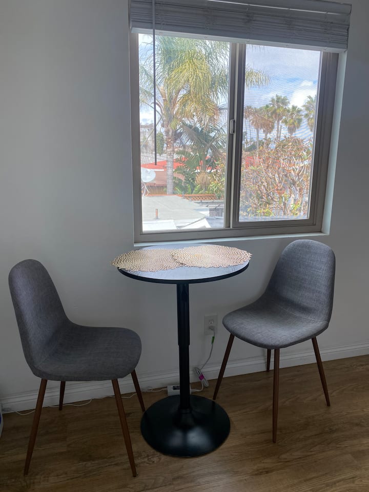 Lovely 1 Bdrm. Only 1 Block To The Beach!  (Lb8) - San Diego, CA