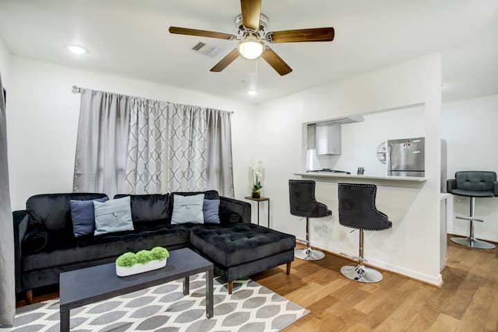 (C) Unit 3: Gated-2bd/1ba Apt - Water Park, Houston