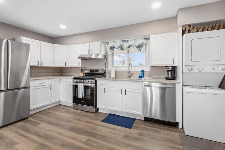 Portage Indiana Dunes 3 Bedroom Duplex - Hobart, IN