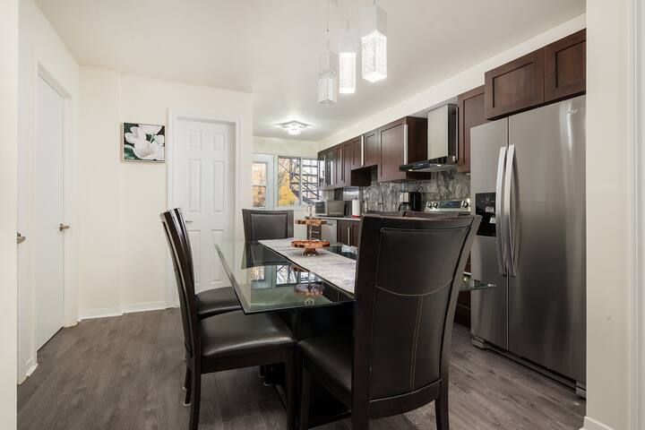 Close To Centropolis, Bell Center Laval, Carrefour - Montreal