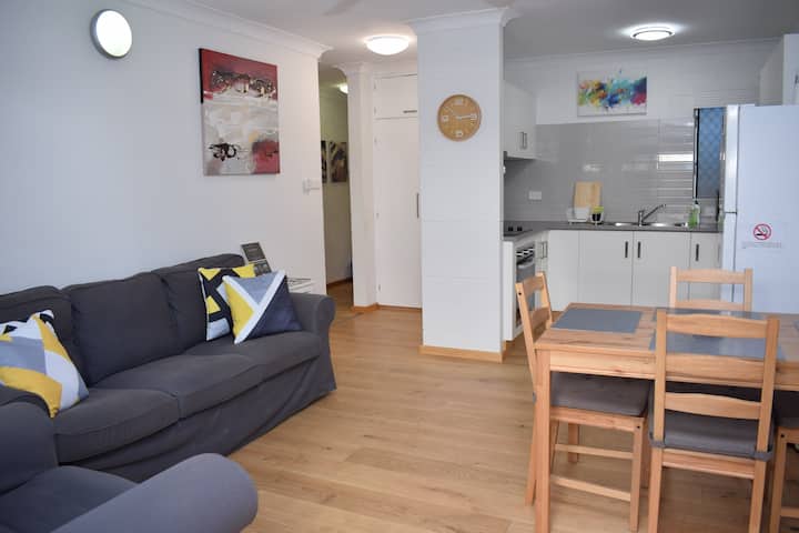 (Gg200) Lovely Unit Close To The City - Free Wi-fi - Cairns