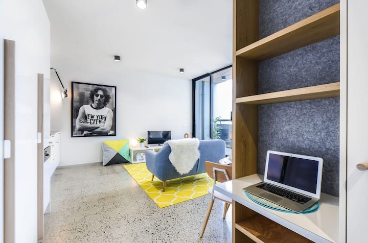 Florette: Funky Fitzroy Stay With Study Nook - Monash University Parkville Campus