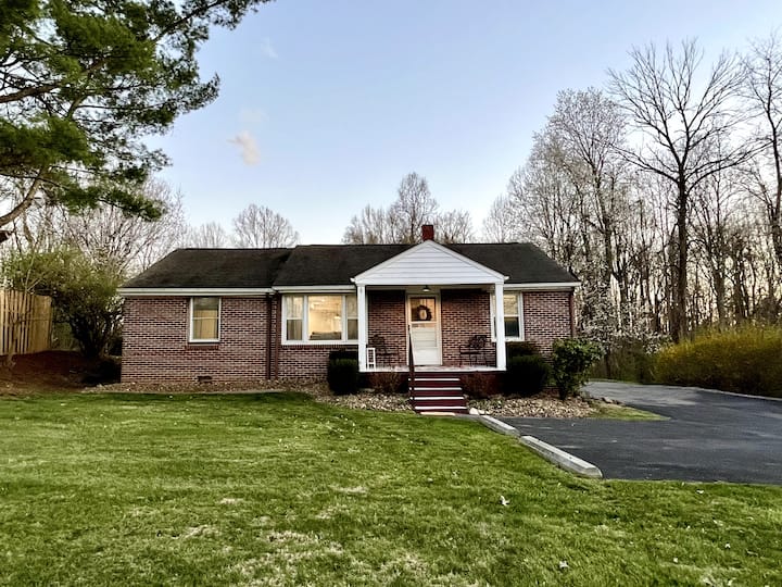 Newly Renovated Blacksburg Home - Radford University, Radford