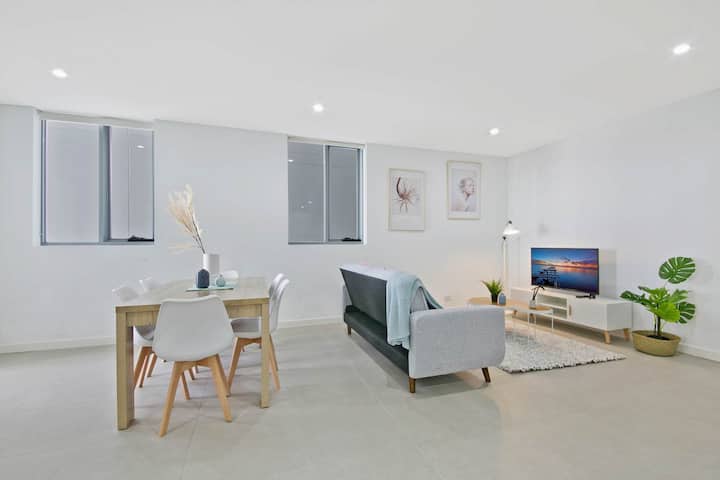 Convenient Mascot 2br | Parking | Near Airport - Sydney