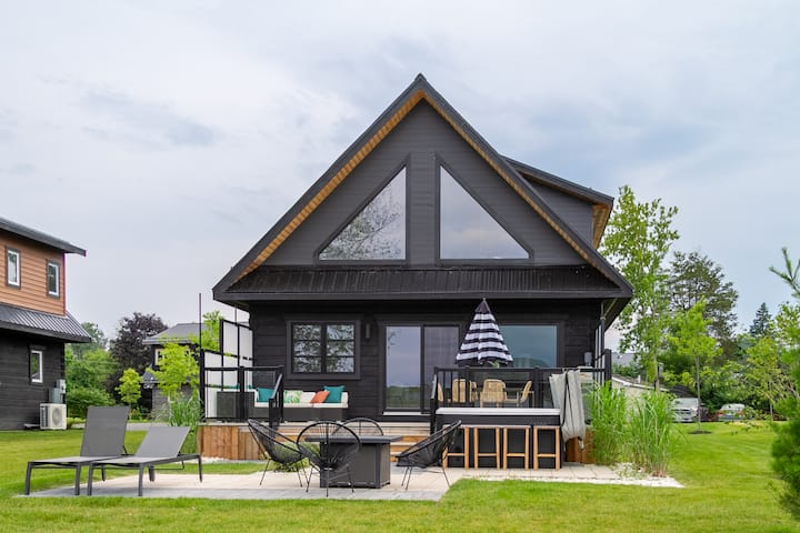 Easy Breezy Riverside Cottage: Cabin 3 - Campbellford