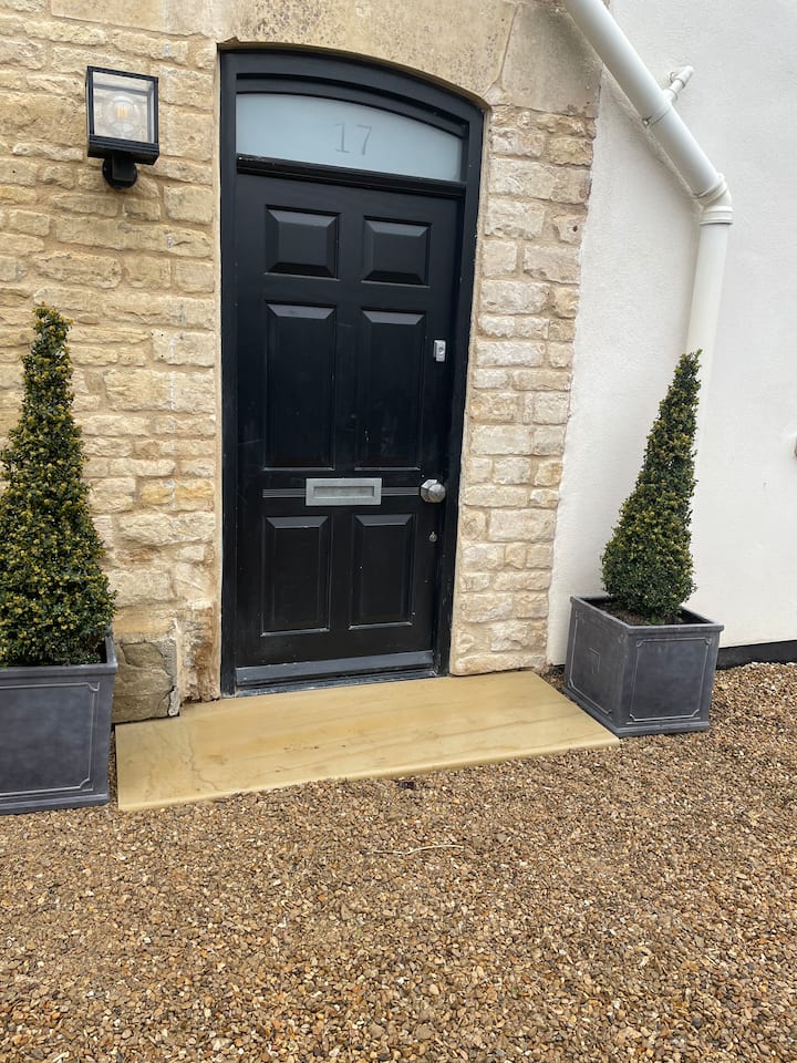 Whole House
Idyllic Rutland Village - Stamford
