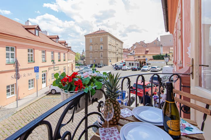 Boutique 2br Stylish Apt W/balcony And Bridge View - Praga